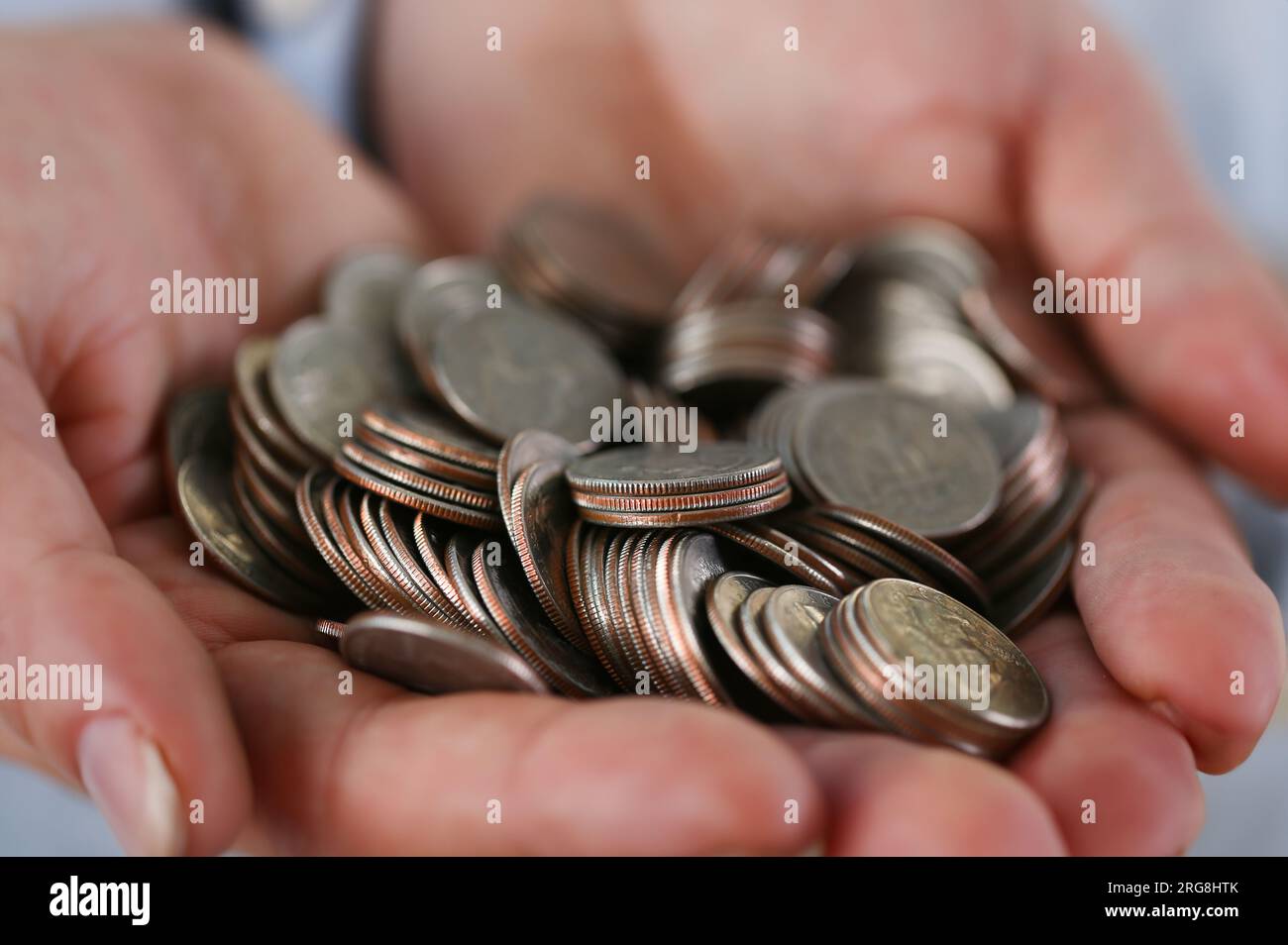 Hand businessman putting pin money Stock Photo - Alamy