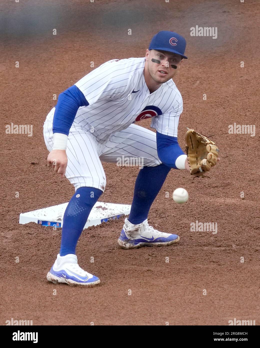 Chicago Cubs second baseman Nico Hoerner waits for the throw from ...