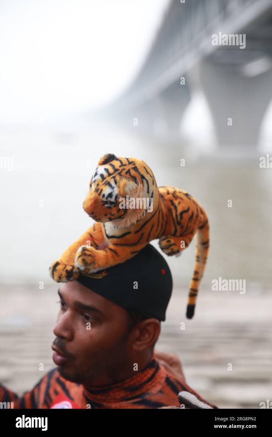 Shoaib Ali Bukhari, a die-hard fan of the Bangladesh Cricket who paints ...