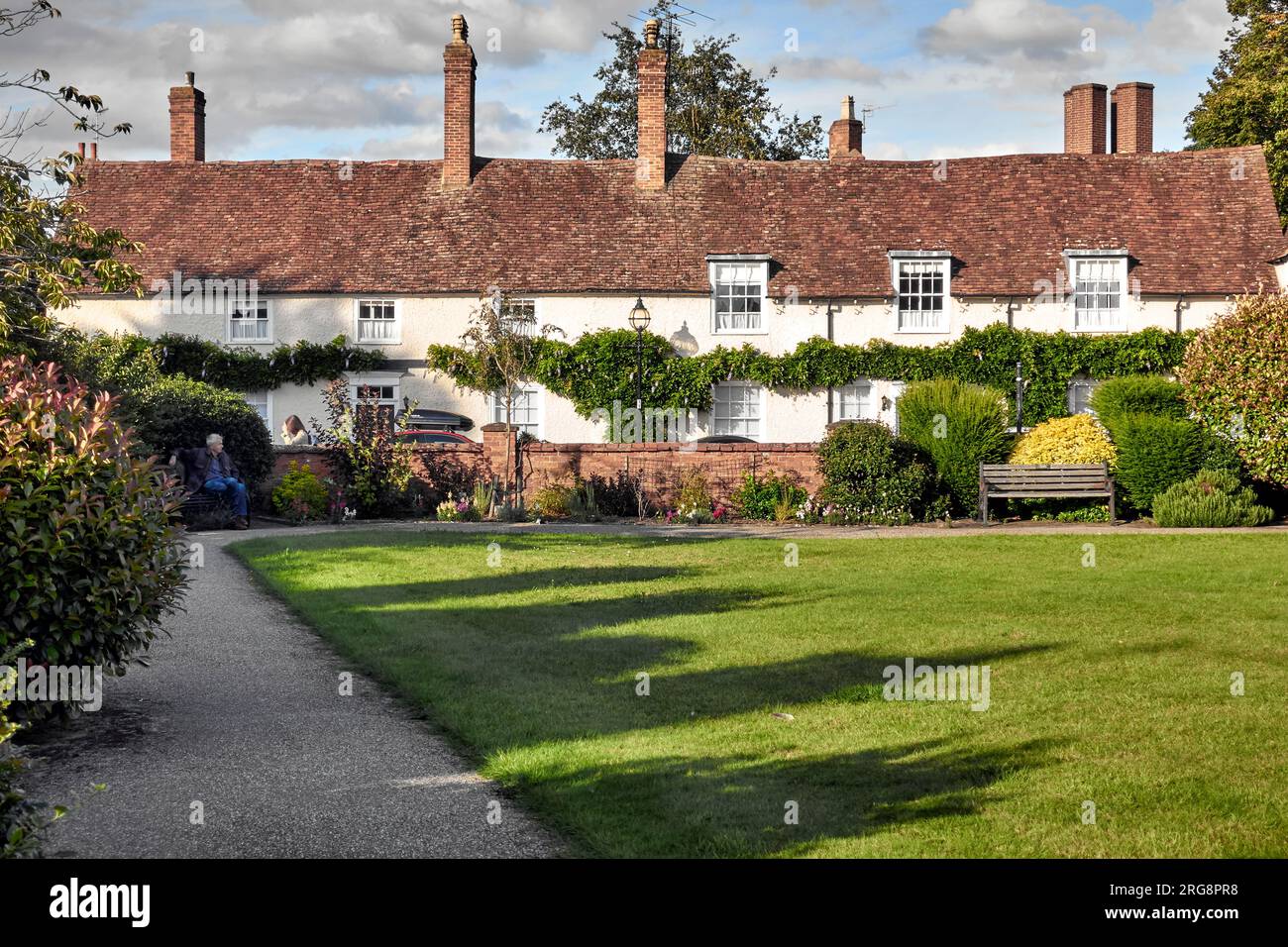 Old Town Stratford upon Avon. Cottages viewed from the Garden of ...