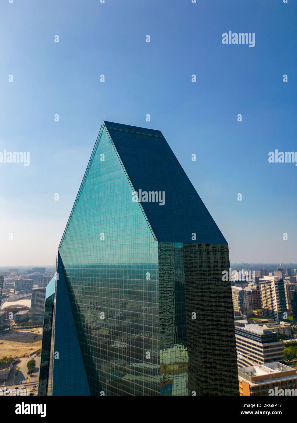Fountain place tower dallas texas hi-res stock photography and images ...