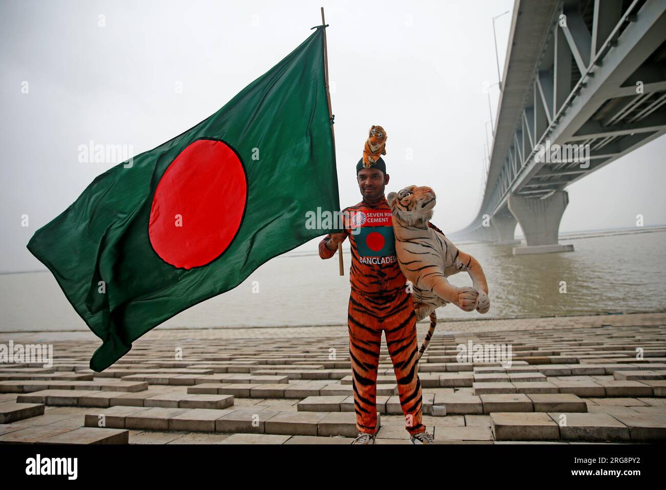 Shoaib Ali Bukhari, a die-hard fan of the Bangladesh Cricket who paints ...
