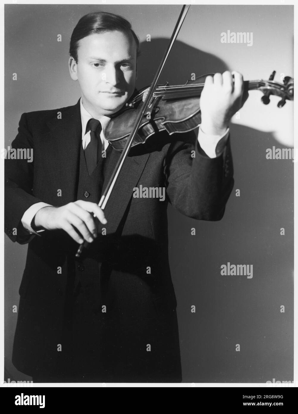 Yehudi menuhin young hi-res stock photography and images - Alamy