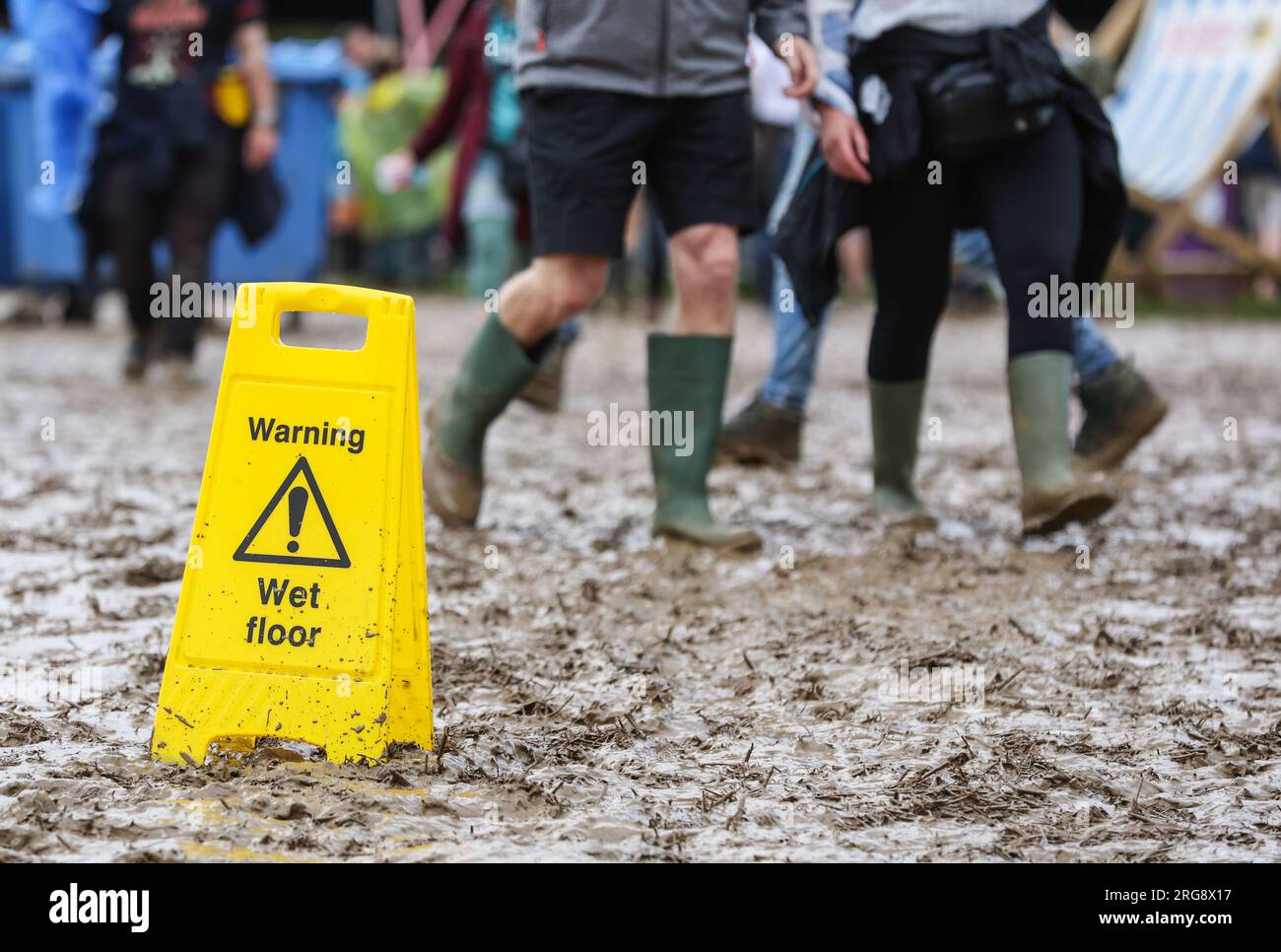 Muddy Wickham Festival 2023. Wet Floor sign placed in the mud Stock ...