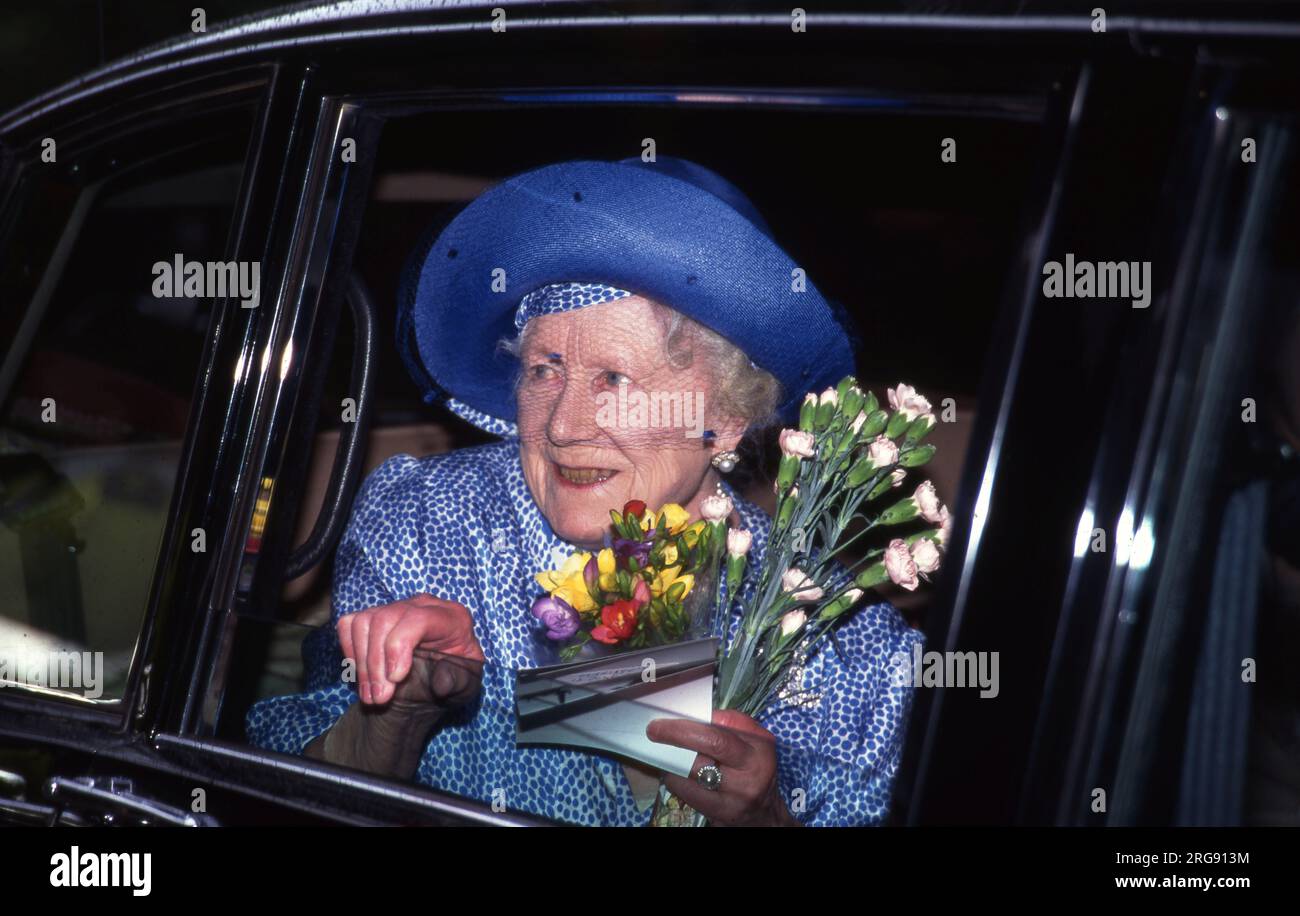The Queen Mother arriving at The Army & Navy Club 26th June 1997 Photo ...