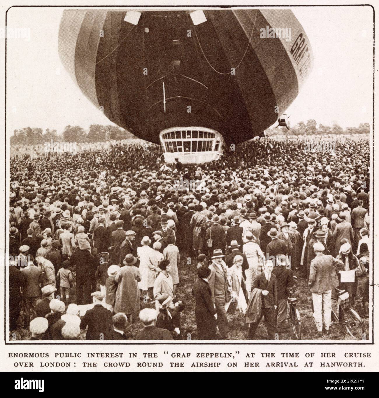 Enormous public interest in the 'Graf Zeppelin' at the time of her ...