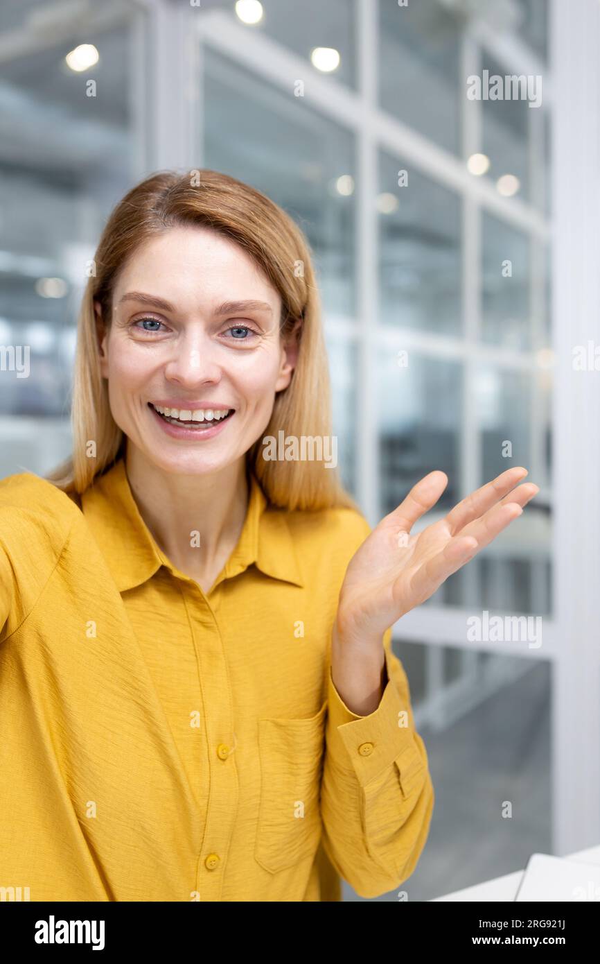 Vertical video employee work using hi-res stock photography and images ...