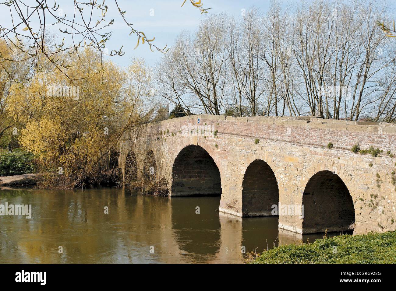 Old Bridge over the River Avon at Pershore, Worcestershire Stock Photo ...