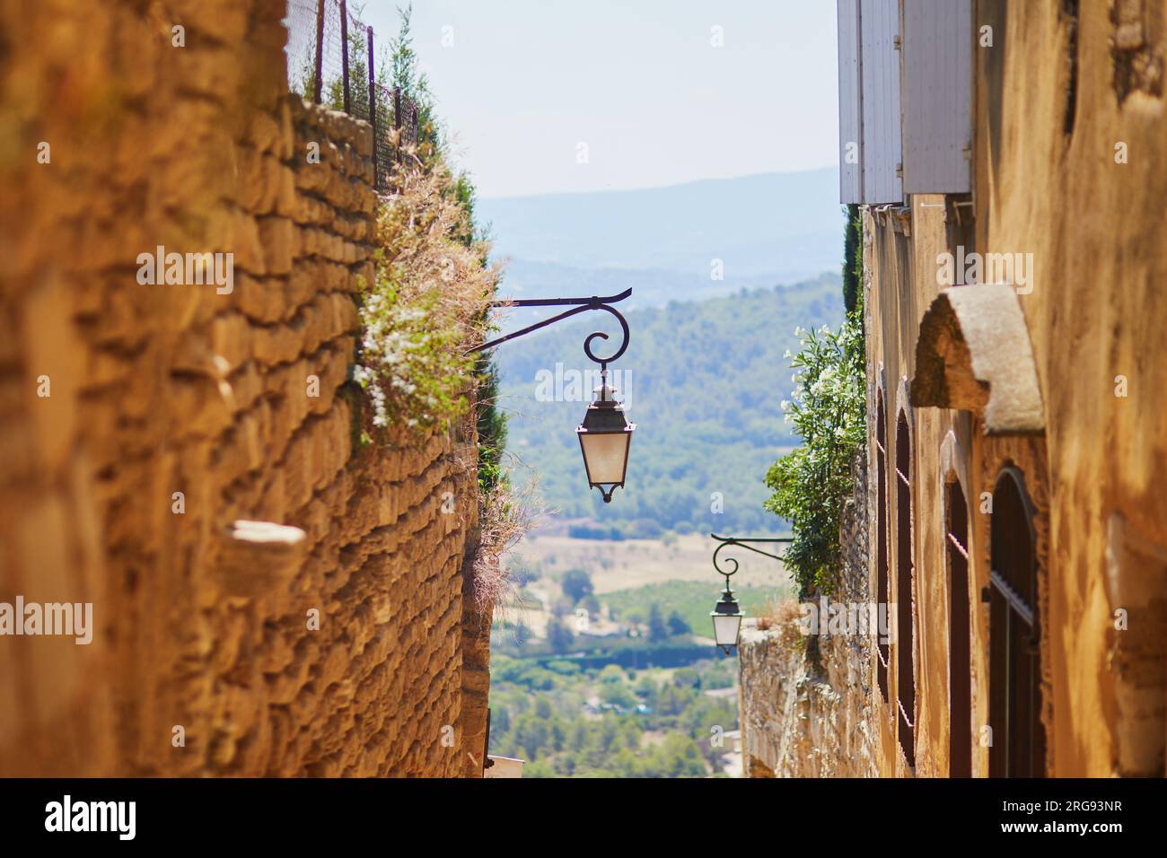 Old medieval streets in famous village of Gordes in Provence, Southern ...