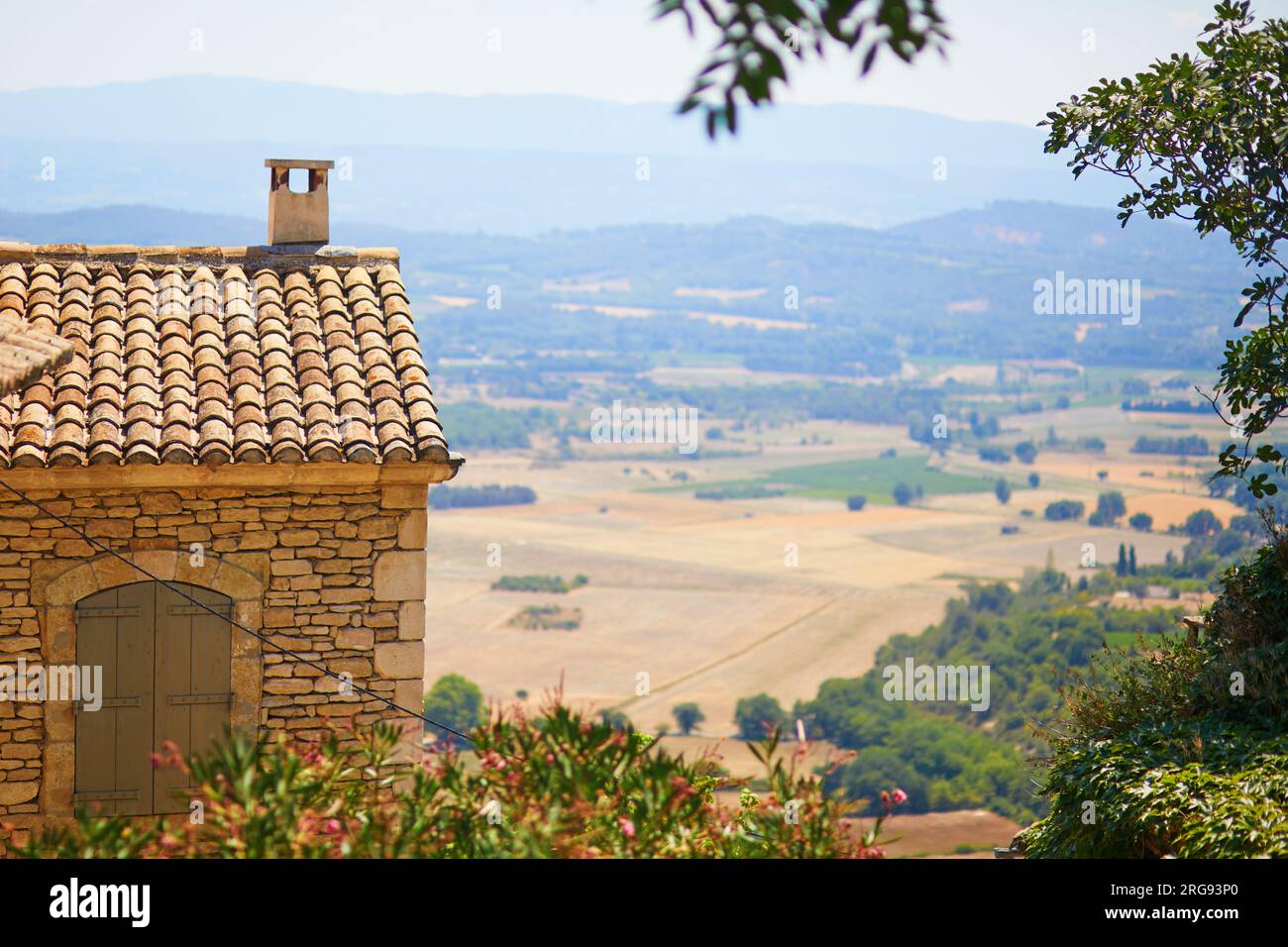 Old medieval streets in famous village of Gordes in Provence, Southern ...