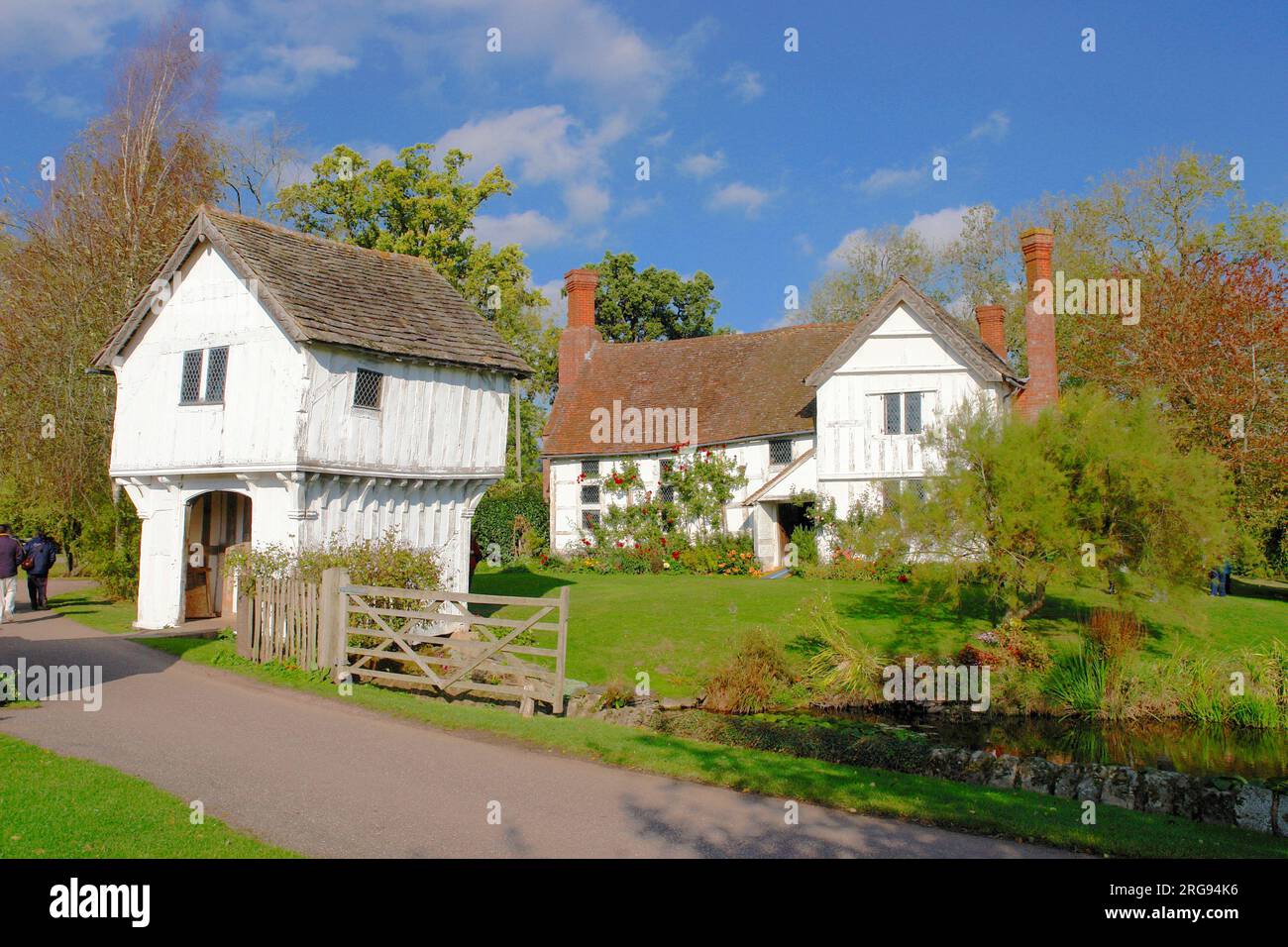 14th century manor house hi-res stock photography and images - Alamy