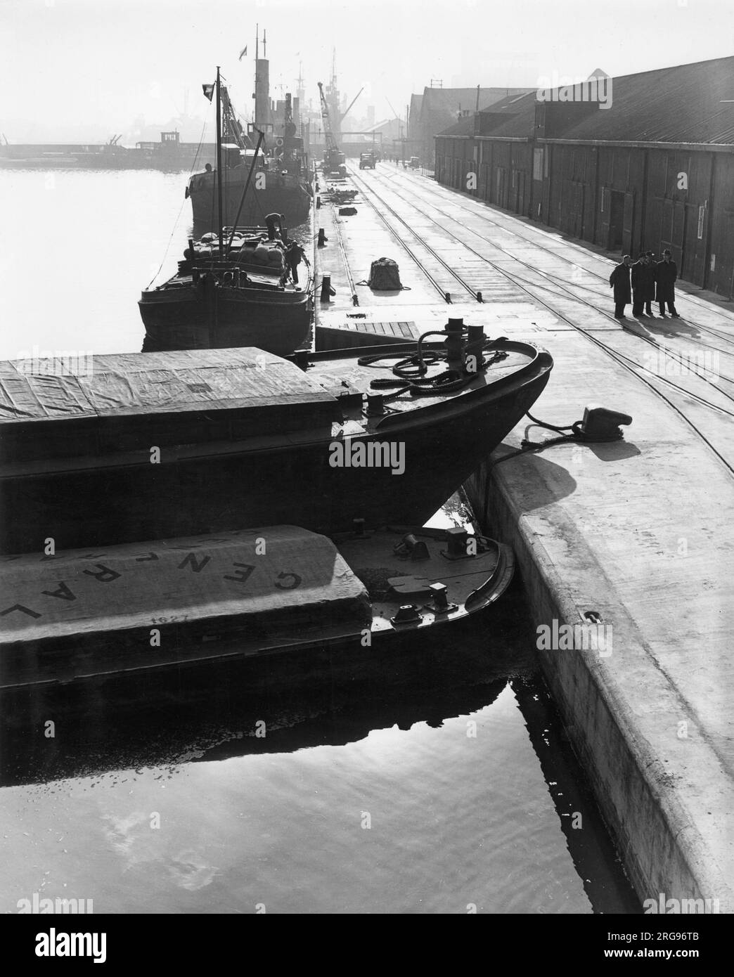 Docks london 1960s hi-res stock photography and images - Alamy