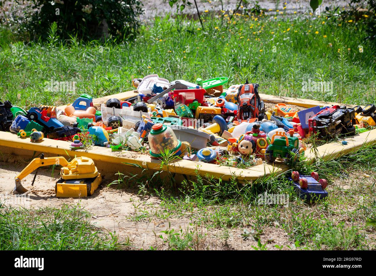 Pile of plastic toys hi-res stock photography and images - Alamy