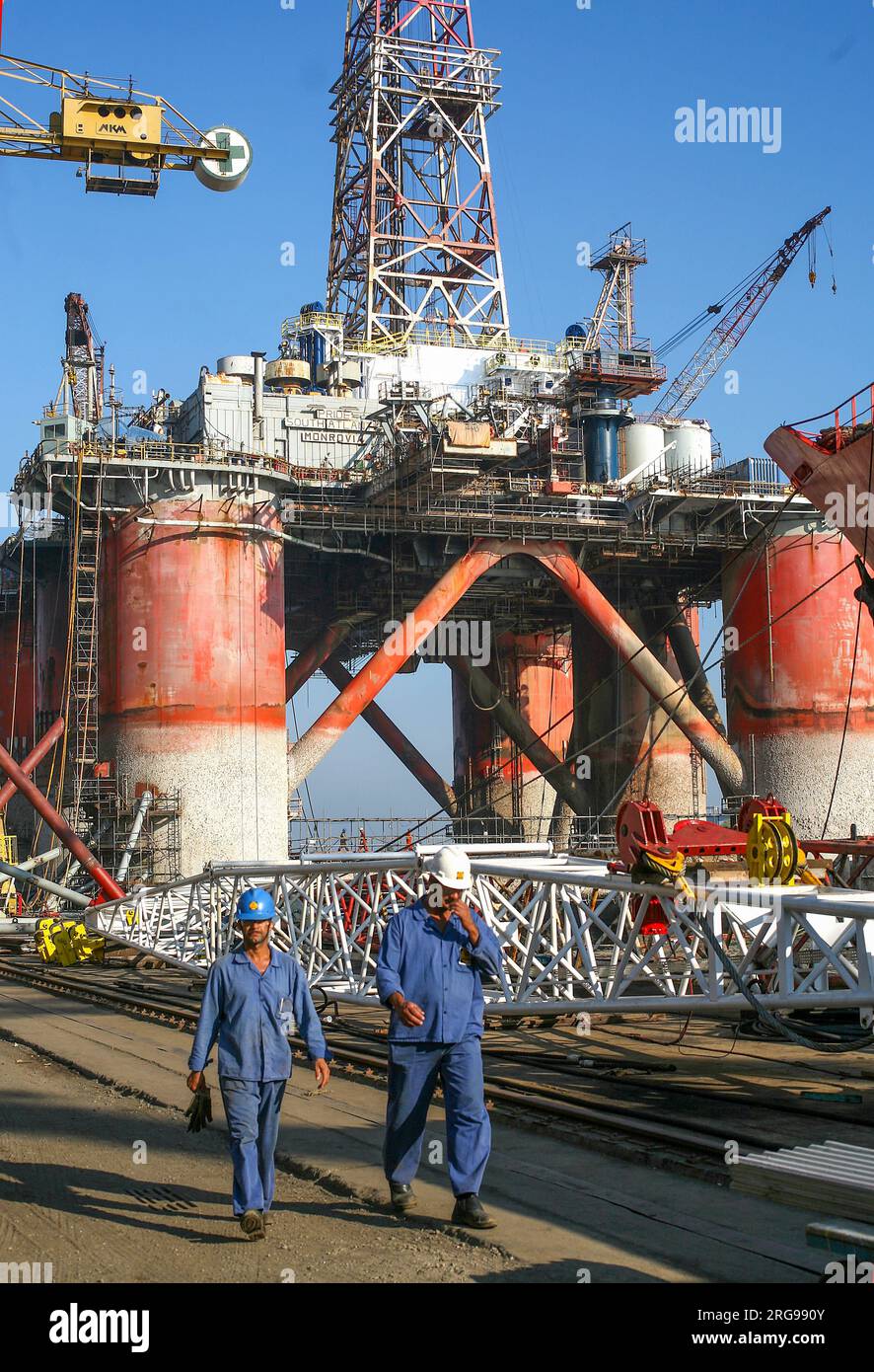 Jurong shipyard hi-res stock photography and images - Alamy