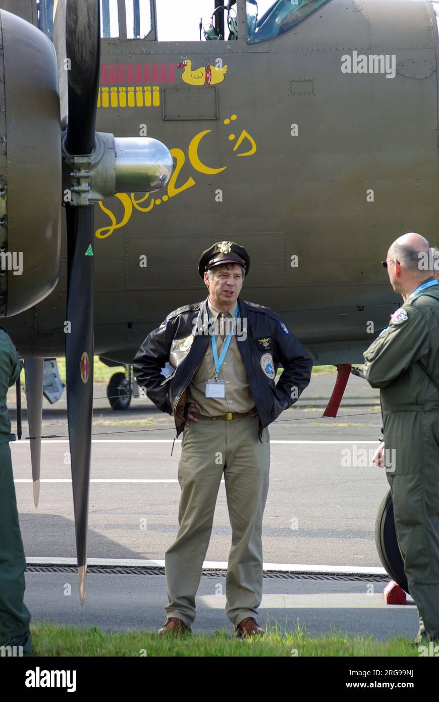 Pilot crew member air force hi-res stock photography and images - Alamy