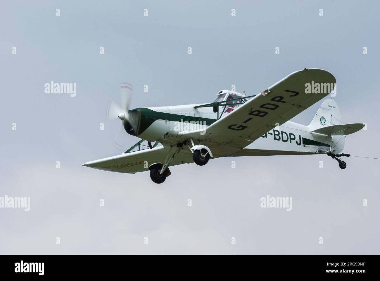 Piper PA-25-235 Pawnee B plane G-BDPJ in use as a glider tug for an air ...