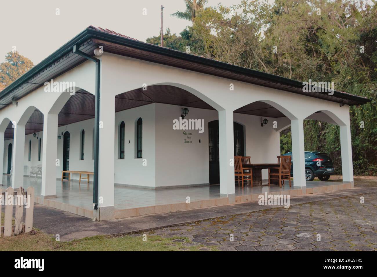 beautiful country house exterior overview Stock Photo - Alamy