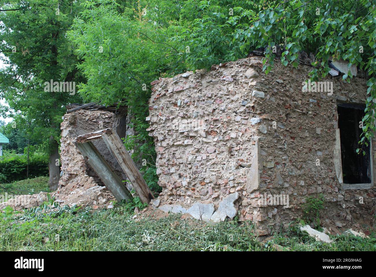 Ruins of a stone home in Lielvarde, Latvia Stock Photo - Alamy