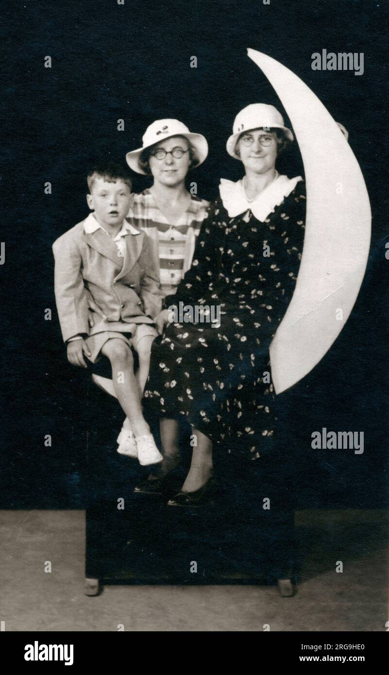 Family portrait 1930s hi-res stock photography and images - Alamy