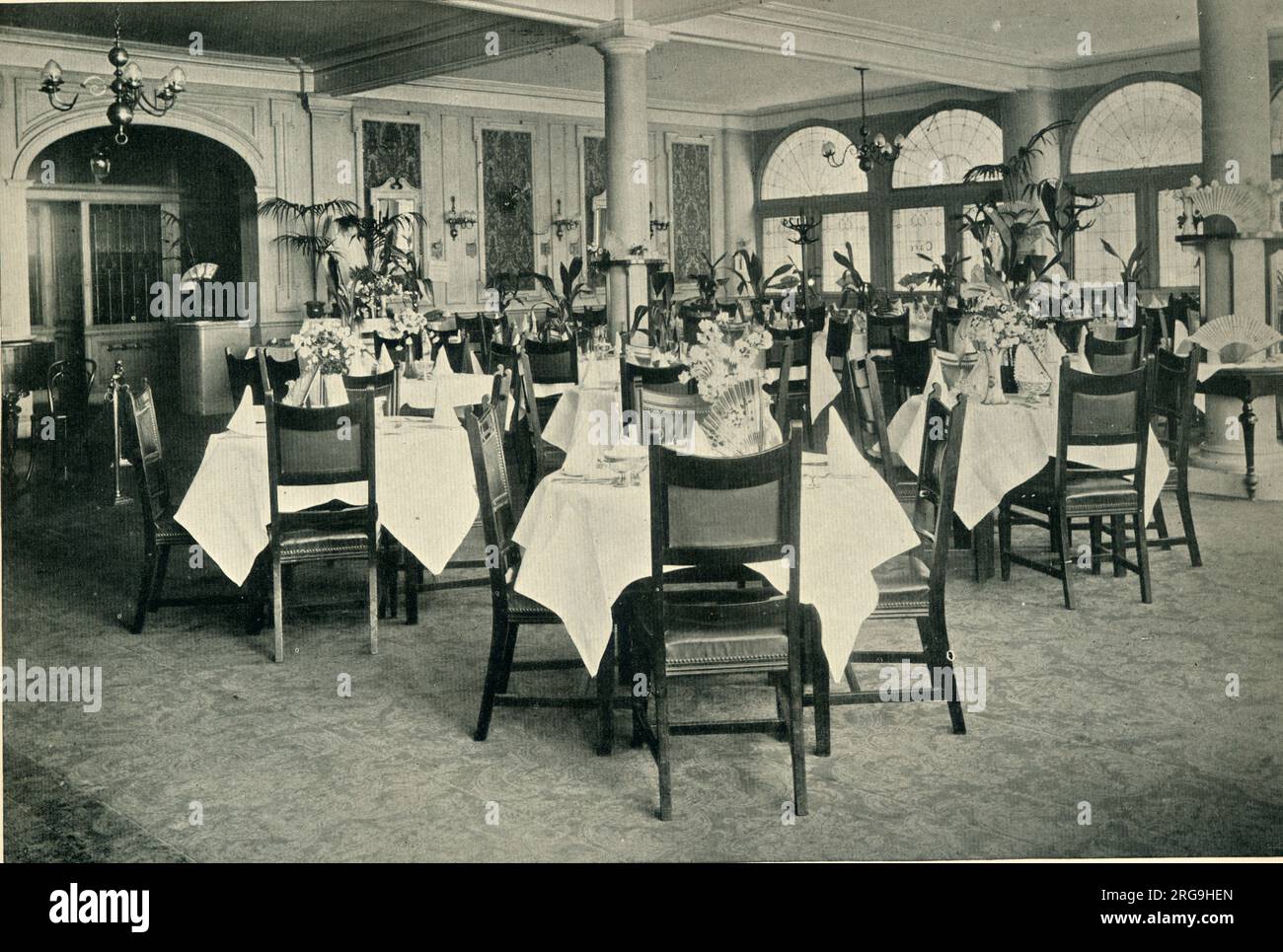 Light airy restaurant hi-res stock photography and images - Alamy