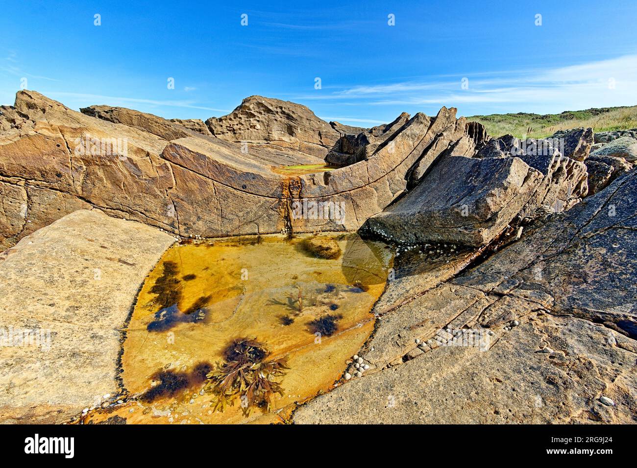 Curved beach and rocks hi-res stock photography and images - Alamy