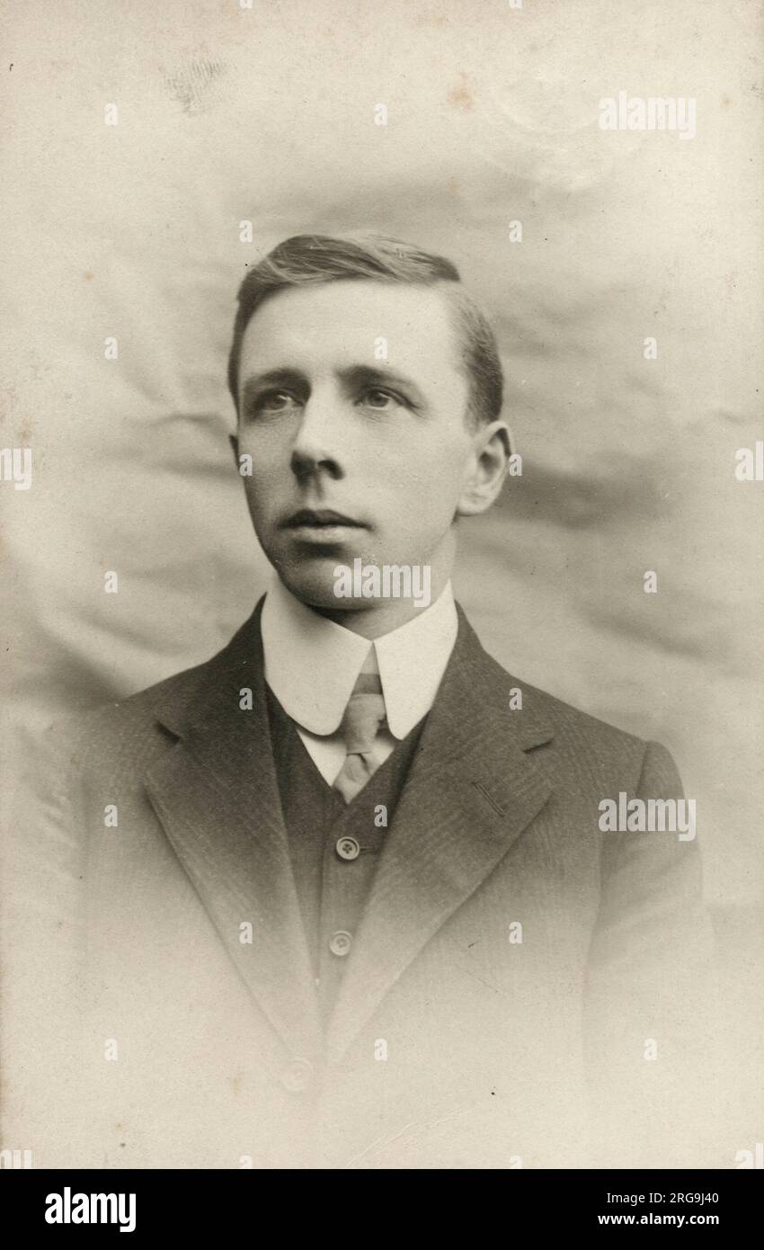 Smart man suit london hi-res stock photography and images - Alamy