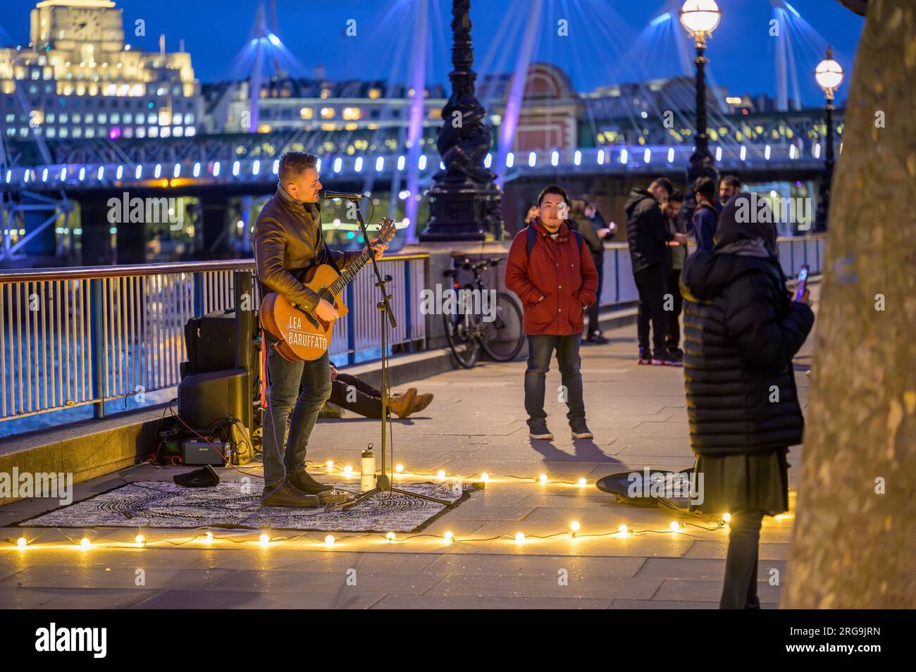 Outdoor street musician southbank hi-res stock photography and images ...