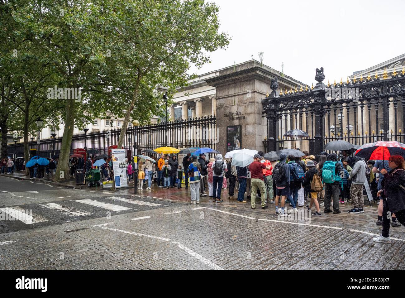 Museum queue hi-res stock photography and images - Alamy