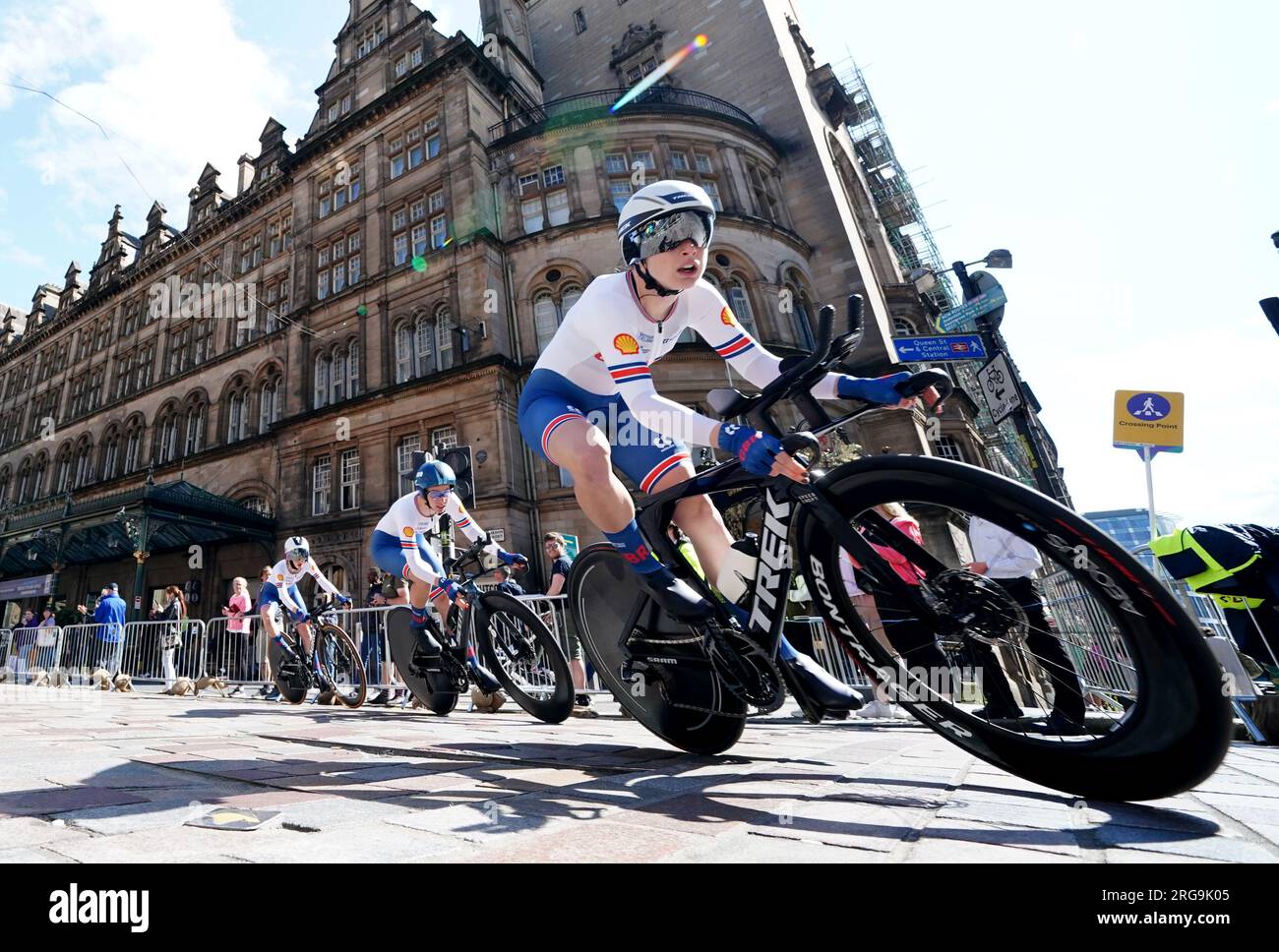 The Great Britain women's team of Elynor Backstedt, Pfeiffer Georgi and ...