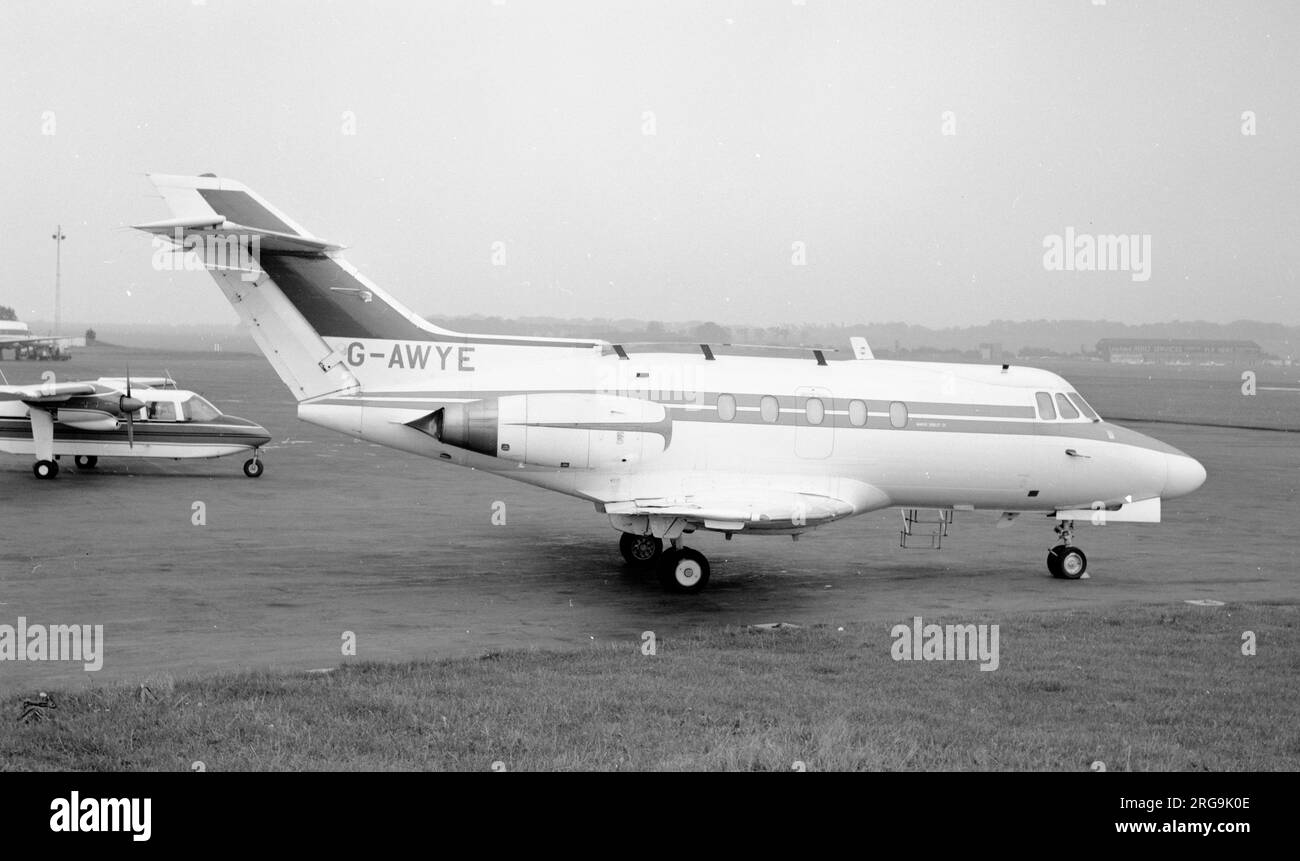 Hawker siddeley hs 125 series 1b hi-res stock photography and images ...