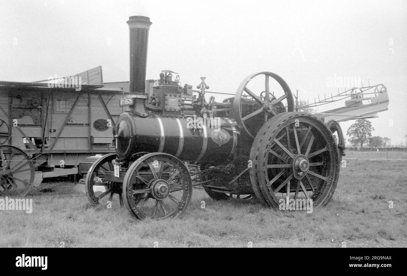Traction engine 1970s hi-res stock photography and images - Alamy