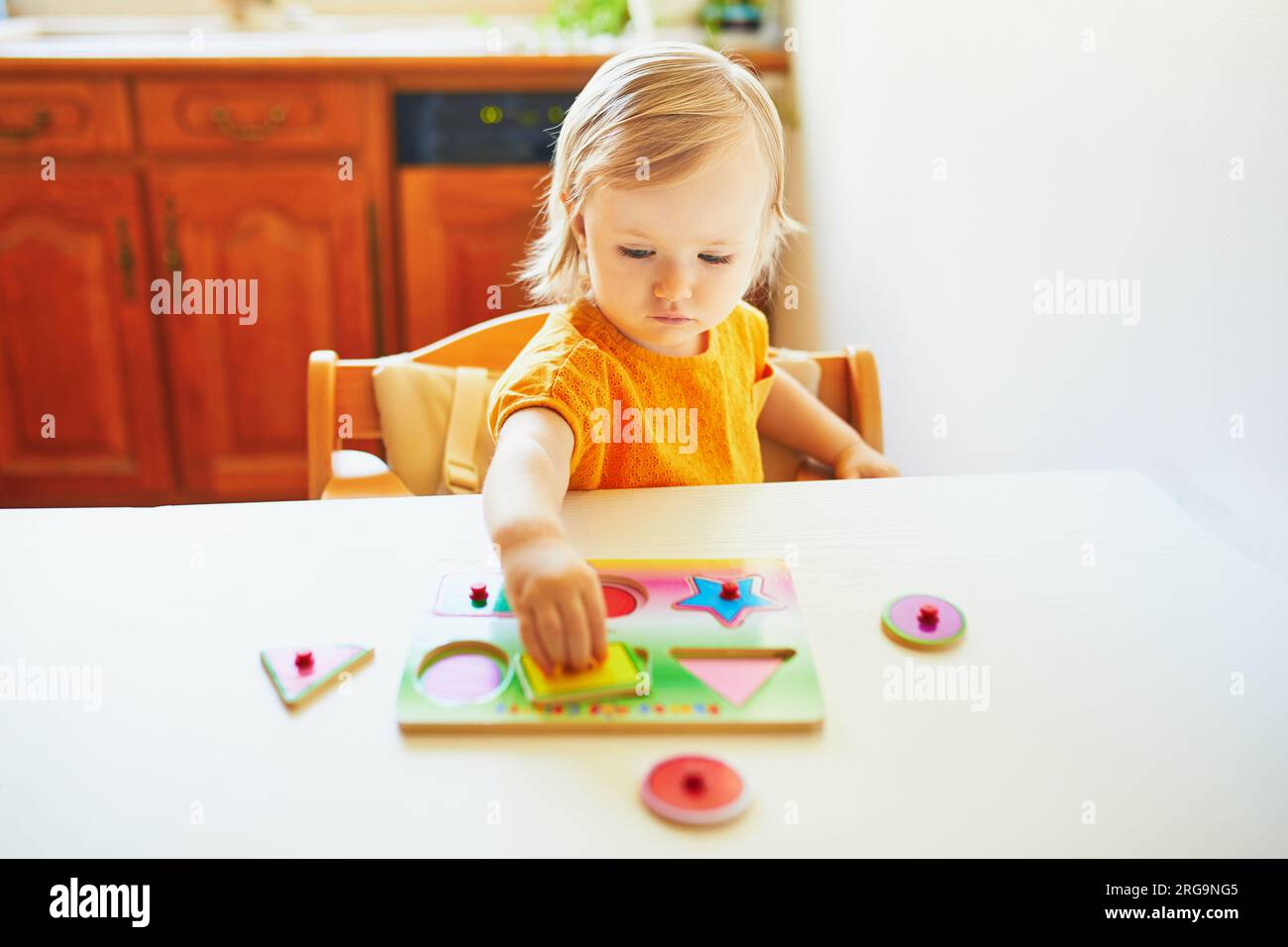 Preschool class doing puzzle hi-res stock photography and images - Alamy