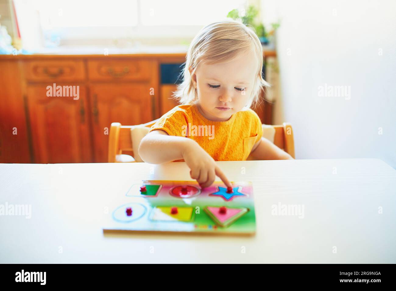 Preschool class doing puzzle hi-res stock photography and images - Alamy