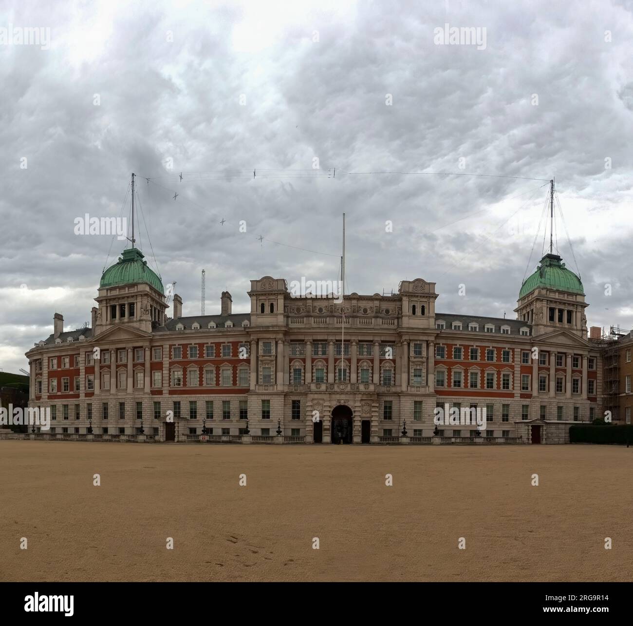 Horse guards parade courtyard hi-res stock photography and images - Alamy