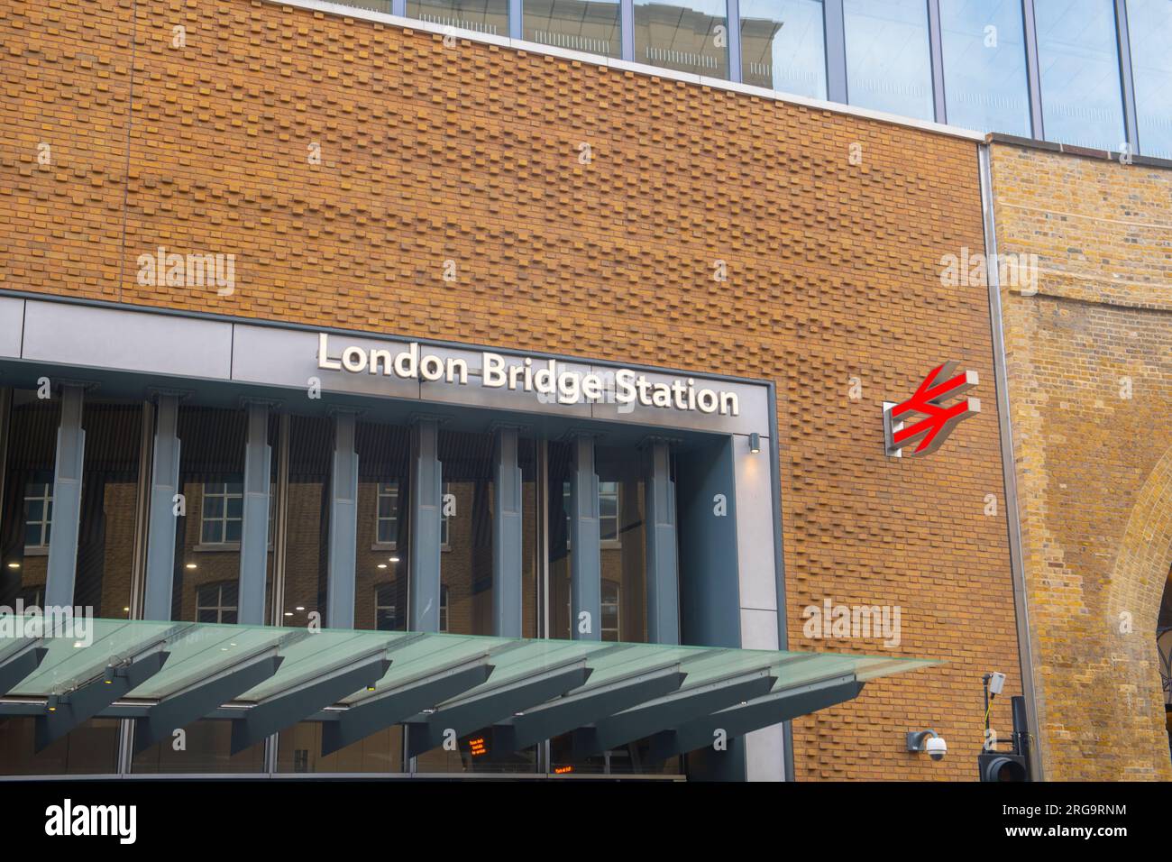 British Rail Double Arrow logo at London Bridge Station on Tooley ...