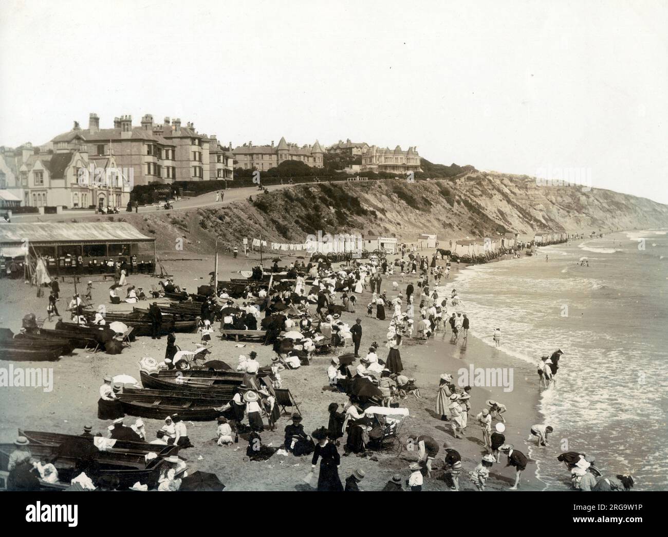 Bournemouth beach busy hi-res stock photography and images - Alamy