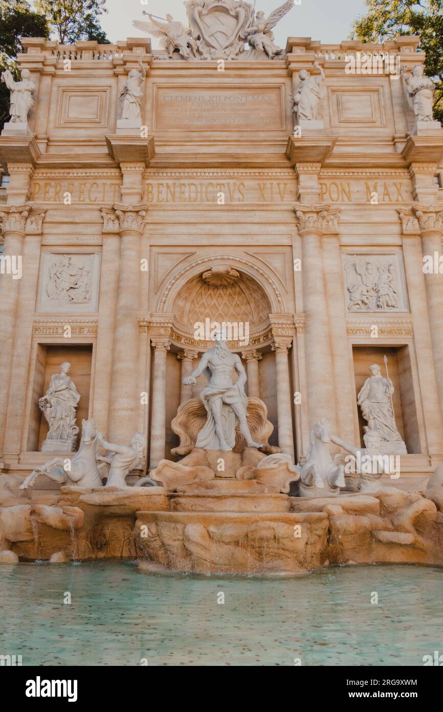 Beautiful statues hi-res stock photography and images - Alamy