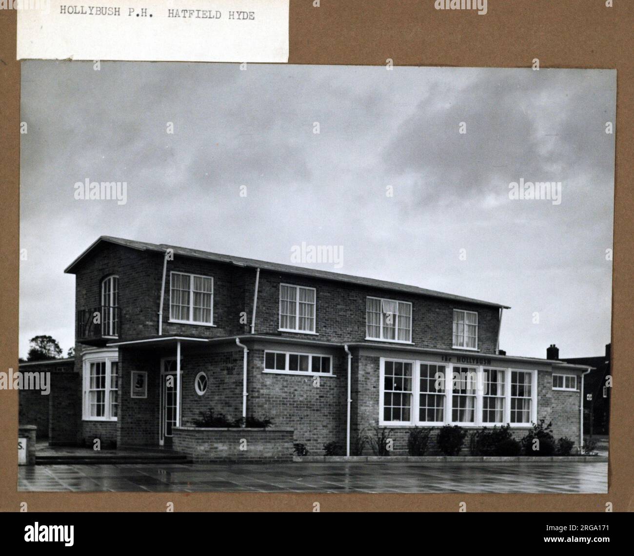 Hollybush PH, Welwyn Garden City, Hertfordshire. The main side of the ...