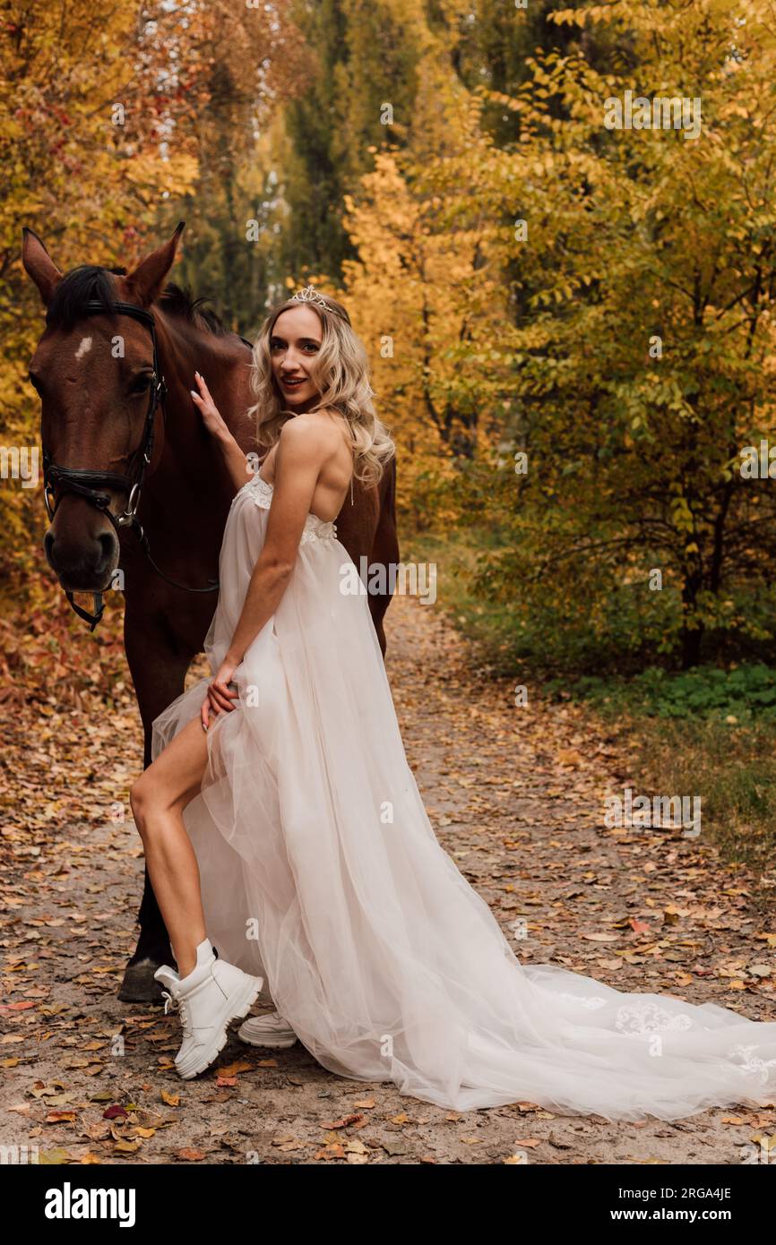 Attractive woman in wedding dress. The Runaway Bride Stock Photo - Alamy
