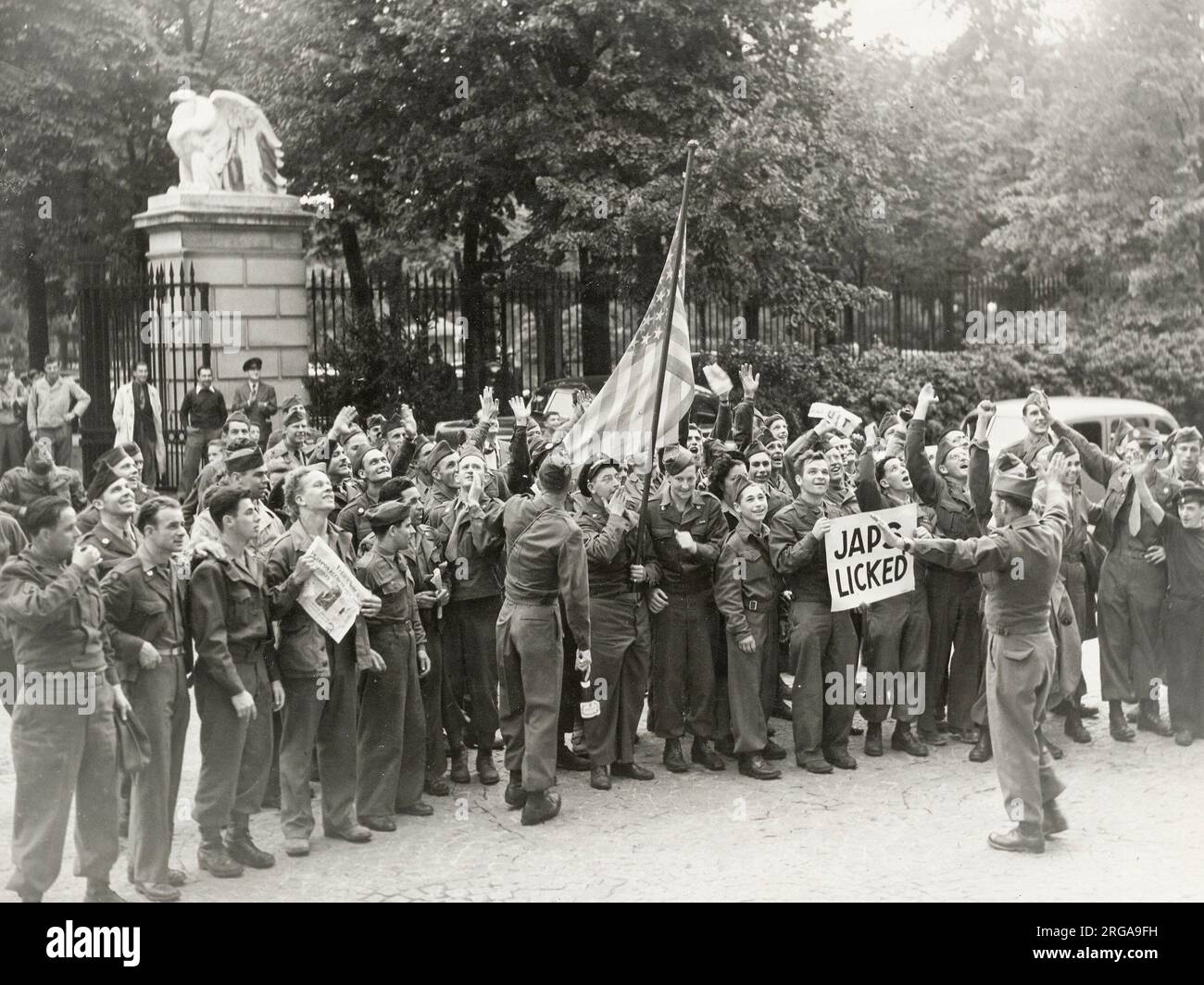 Vj day hi-res stock photography and images - Alamy