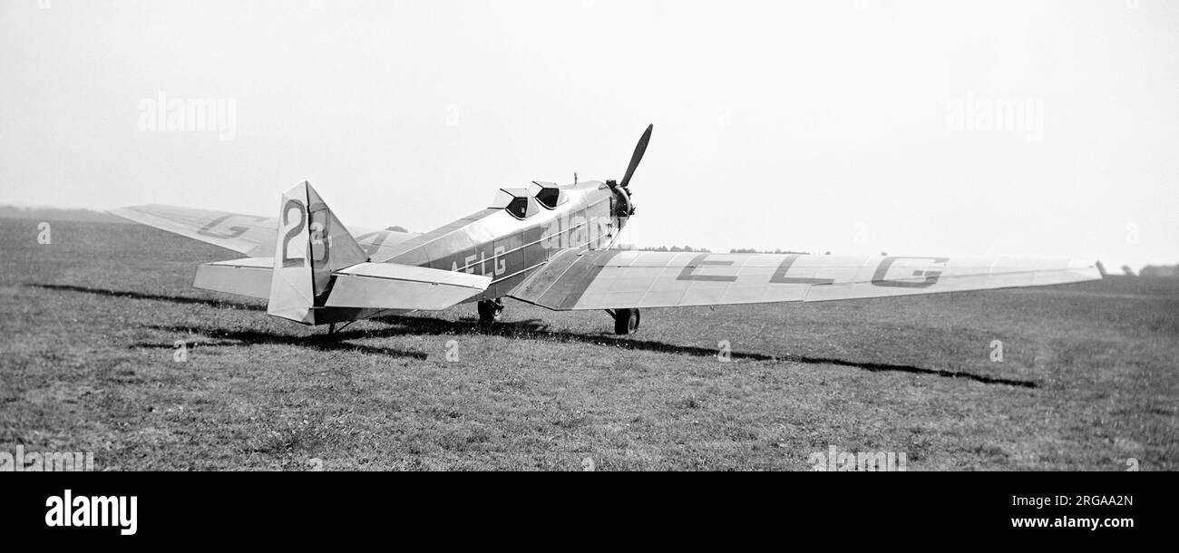 British Aircraft Company Swallow G-ALEG (msn 449), a Pobjoy Cataract ...