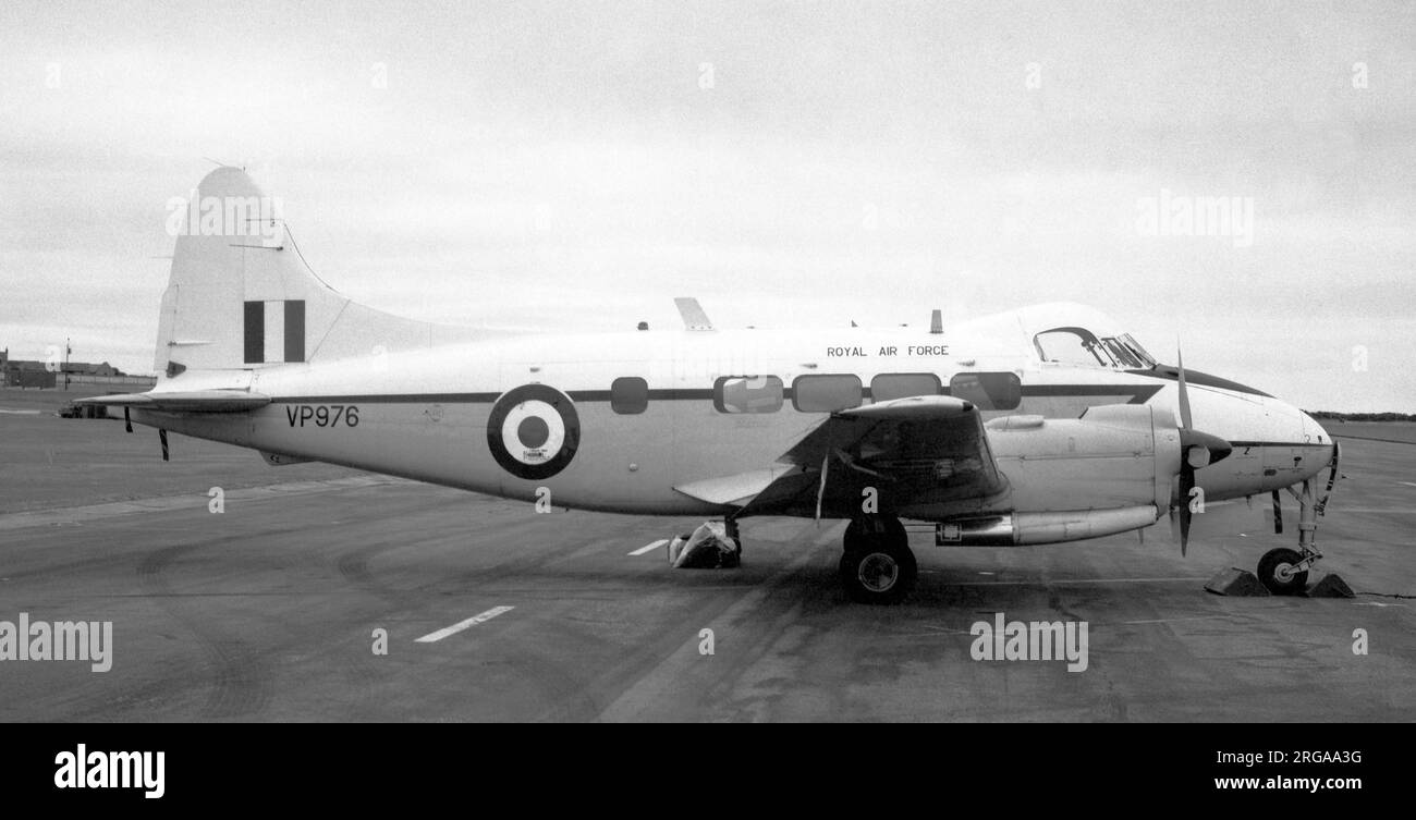 Royal Air Force - de Havilland DH.104 Devon C.2 VP976 Stock Photo - Alamy