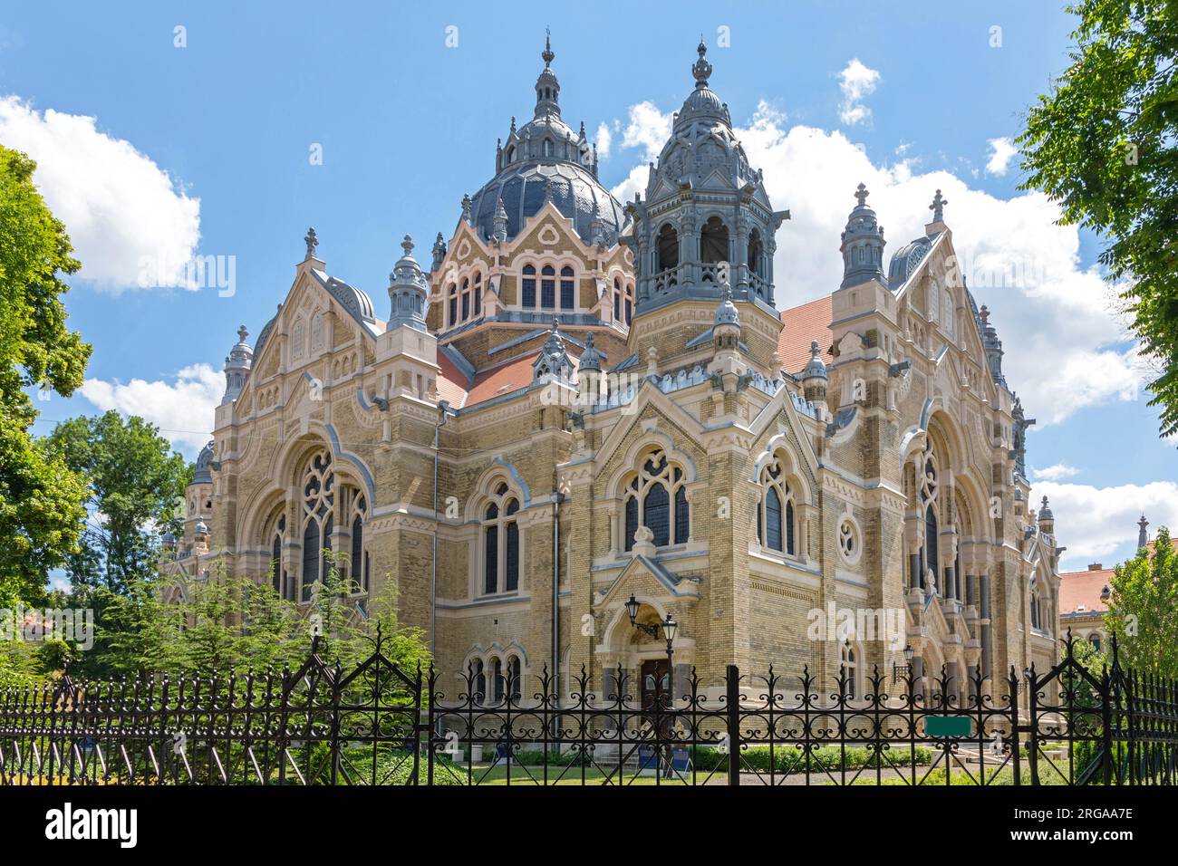 Jewish Synagogue Temple Building in Szeged Hungary Stock Photo - Alamy