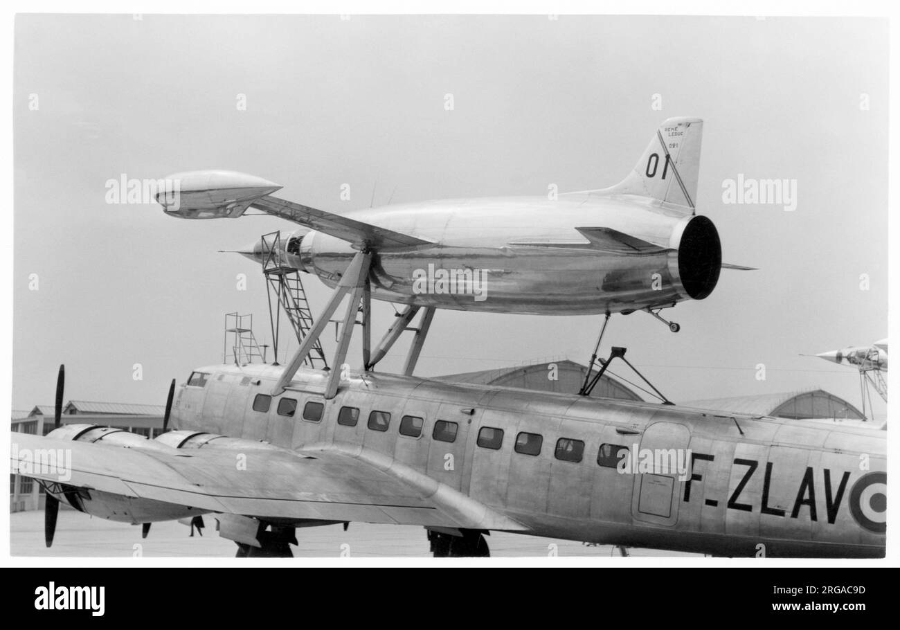 Leduc 0.21 '01', mounted on its SNCASE SE.161 Languedoc mother-ship ...