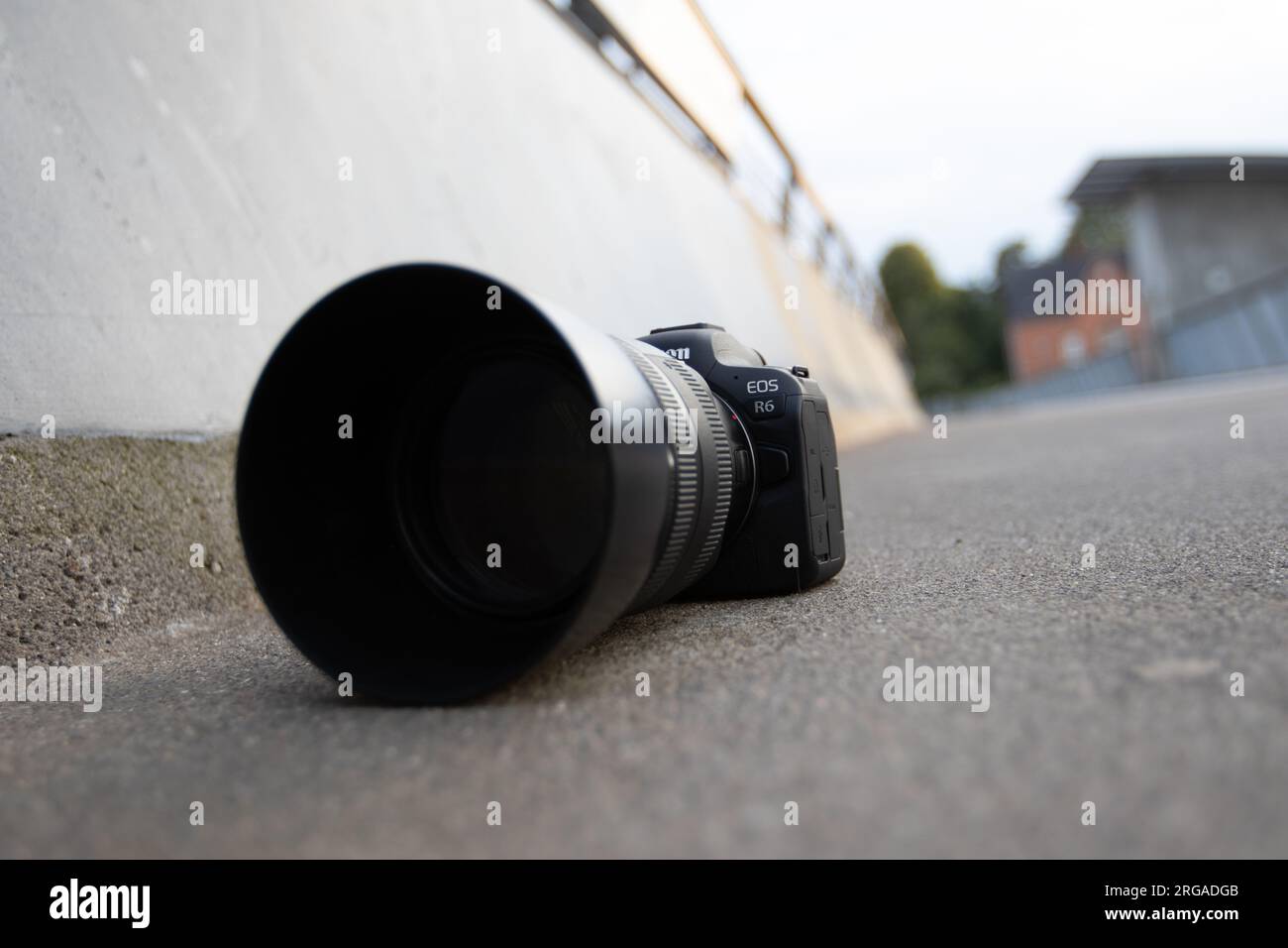 Canon eos r6 camera hi-res stock photography and images - Alamy