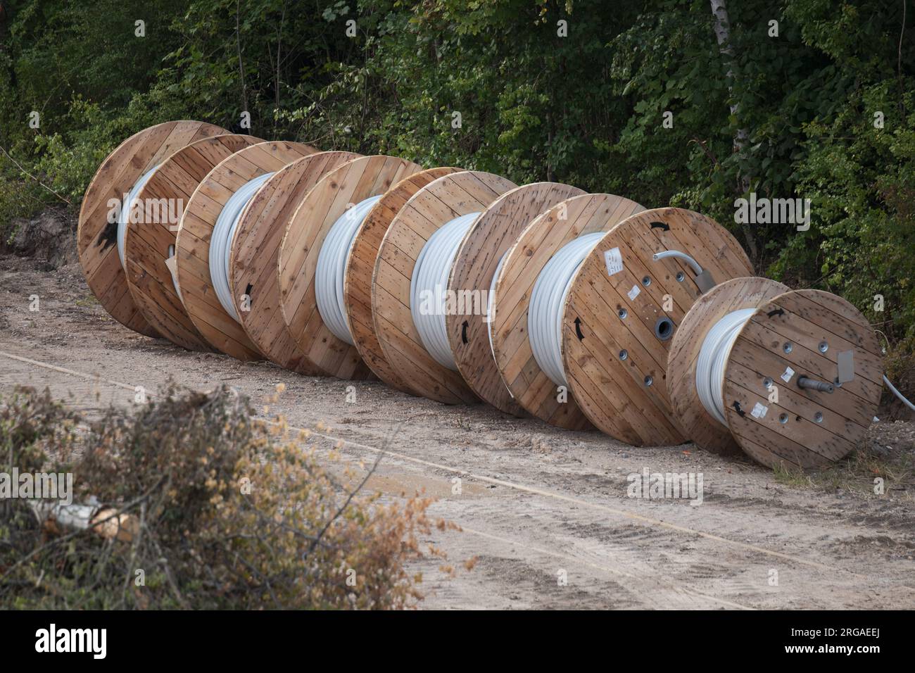 Ground cabling hi-res stock photography and images - Alamy
