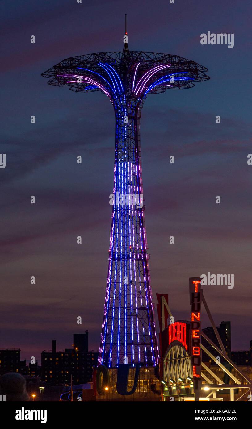 Parachute jump tower hi-res stock photography and images - Alamy