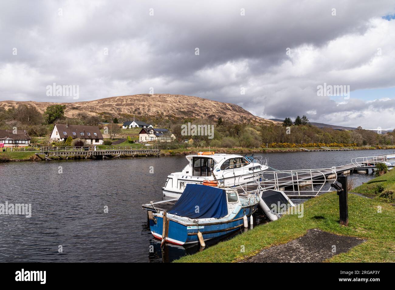 Caledonian canal towpath hi-res stock photography and images - Alamy