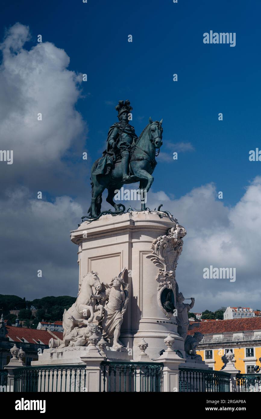 Estatua de D. Jose I: Magnificent statue of King Jose I in Lisbon Praca ...