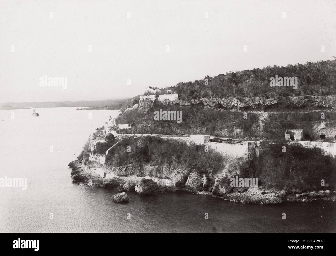 Cuba: harbour and Estralla Fortress, Santiago Stock Photo - Alamy